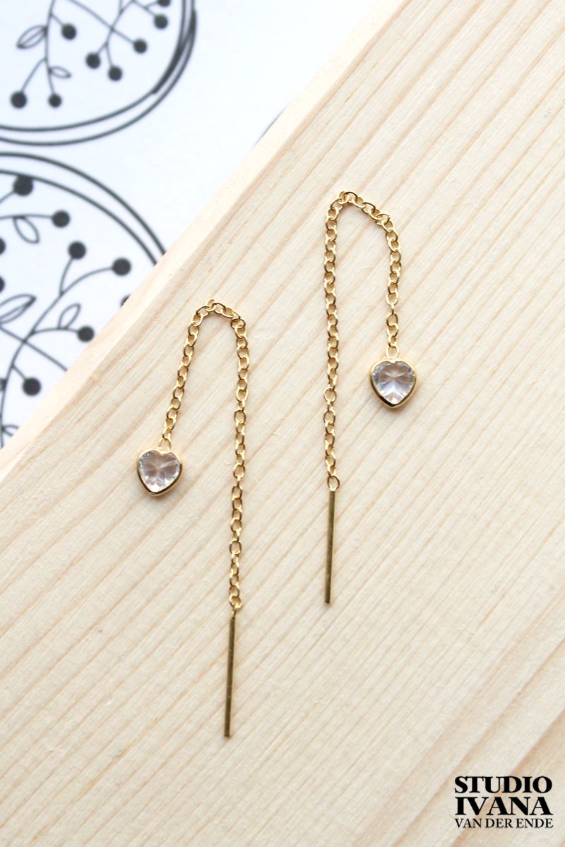 Doortrek oorbel hartje - goud — STUDIO Ivana van der Ende